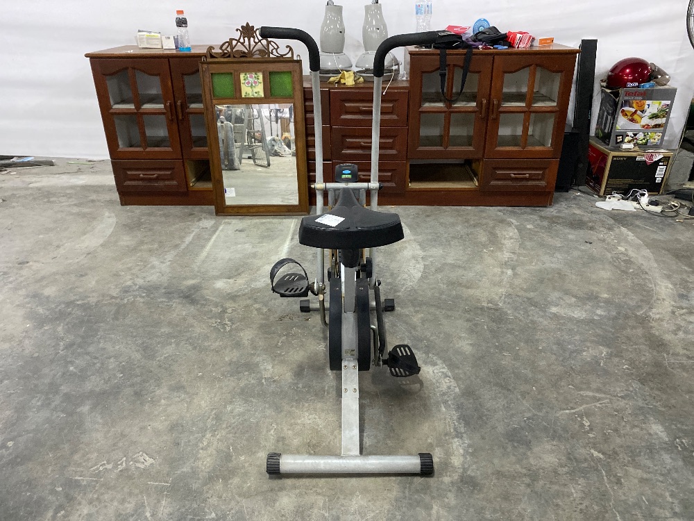 OTO BODYCARE Exercise Bike Machine / Mesin Basikal Senaman OTO BODYCARE ...