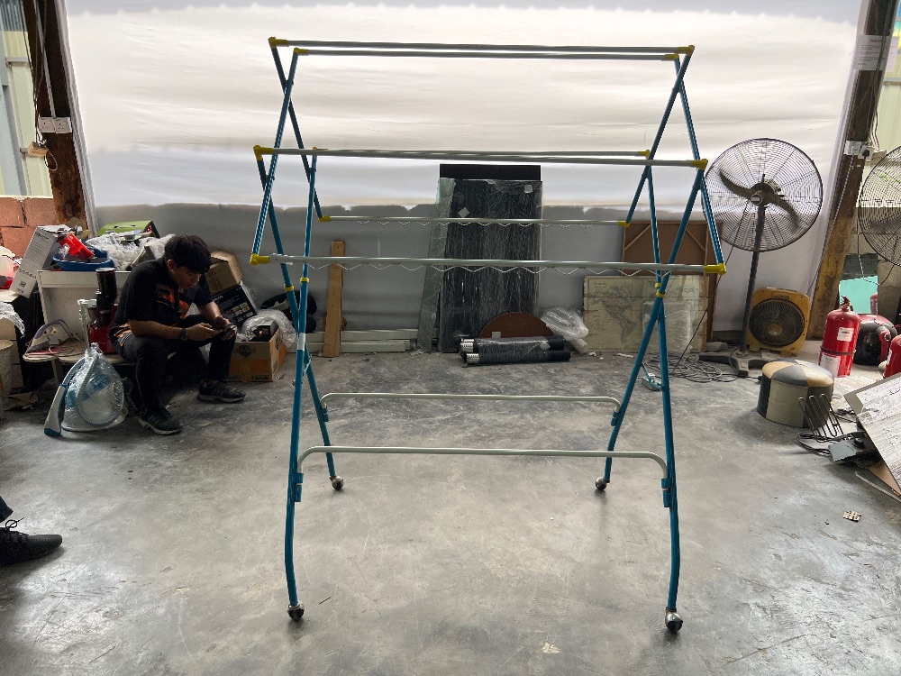 Metal Clothes Rack Blue Colour / Rak Pakaian Logam Warna Biru - Unearth ...