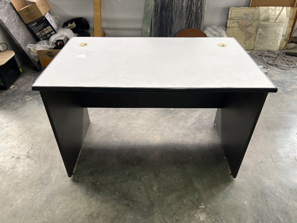 Wooden Office Desk Grey Colour / Meja Pejabat Kayu Warna Kelabu ...