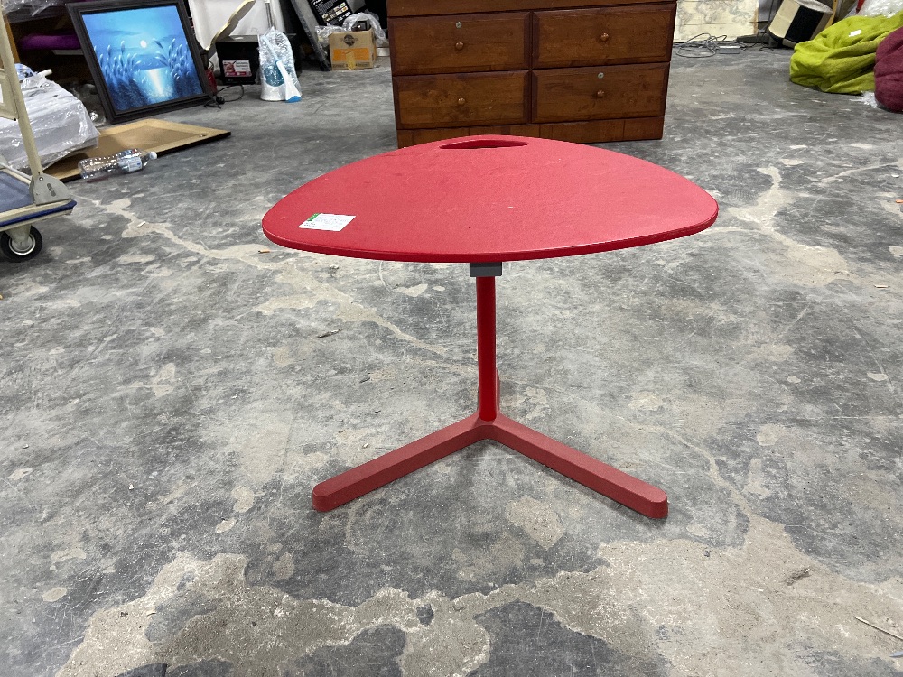 Small Triangle Side Table Red Colour / Meja Sisi Segi Tiga Kecil Warna ...