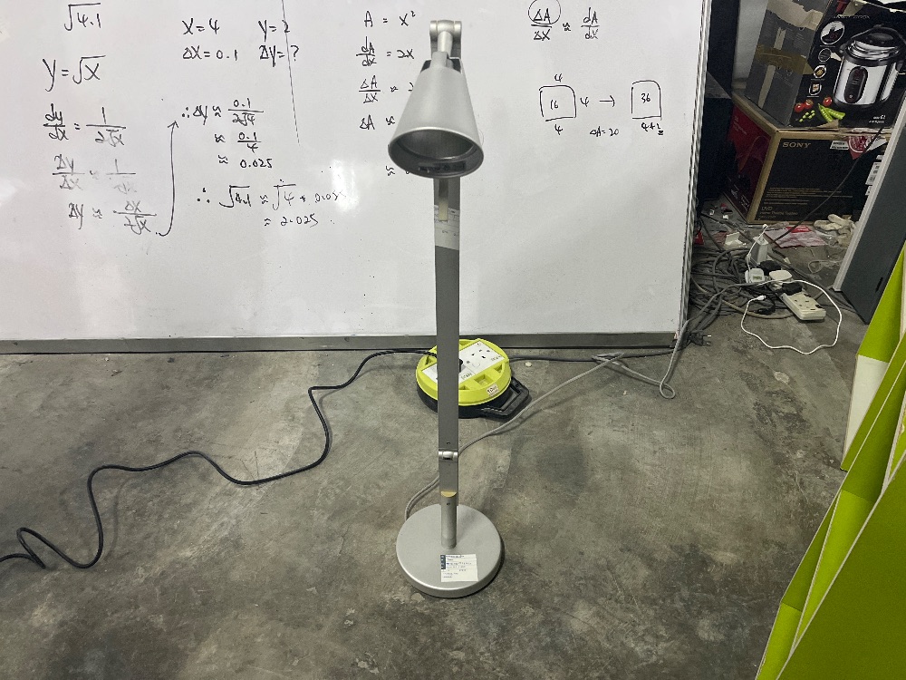 Medium Size Metal Standing Lamp / Lampu Berdiri Logam Saiz Sederhana ...