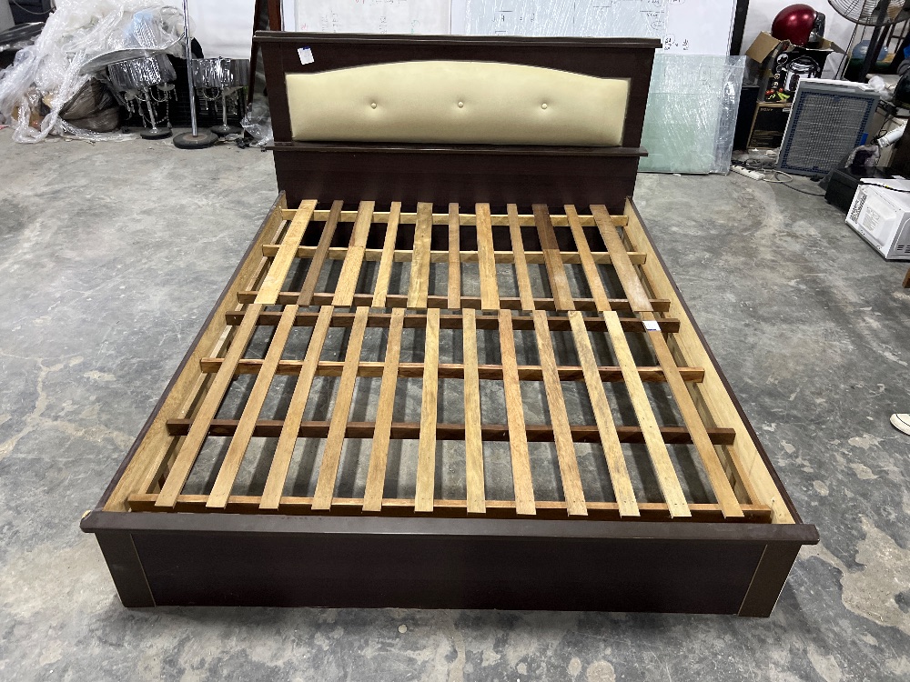 Wooden Queen Size Bed Frame Dark Brown Colour / Rangka Katil Bersaiz ...