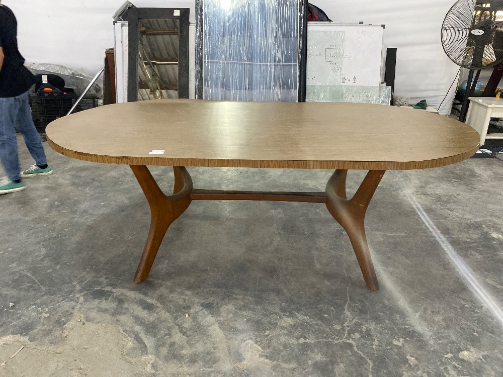 Wooden Oval Shape 10-Seater Dining Table / Meja Makan 10 Tempat Duduk ...