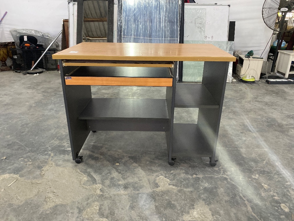 Wooden Study Desk with Roller / Meja Belajar Kayu dengan Penggelek ...