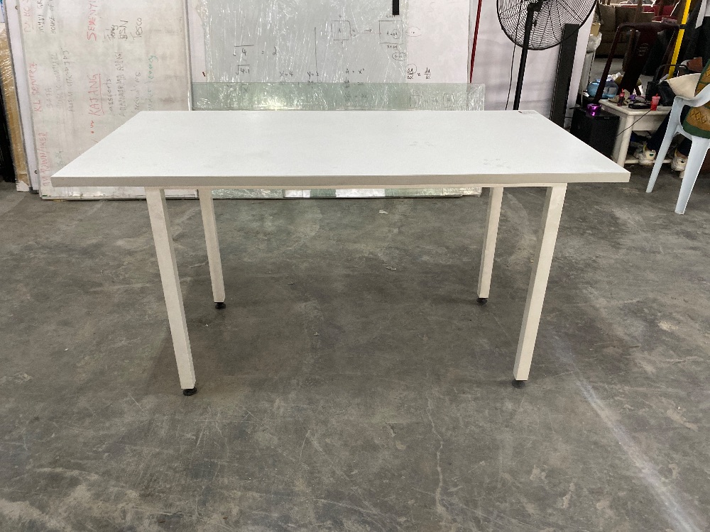 Wooden Rectangular Office Desk White Colour / Meja Pejabat Kayu Segi ...