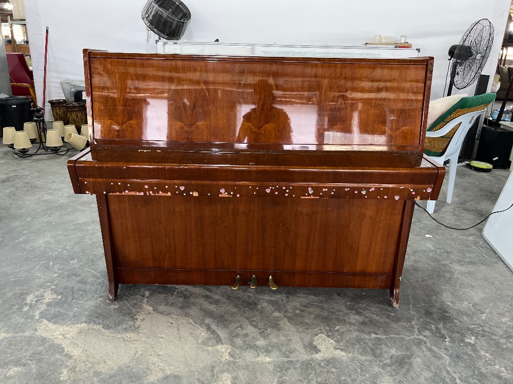 PETROF Upright Piano Brown Colour / Warna Coklat Piano Tegak PETROF ...