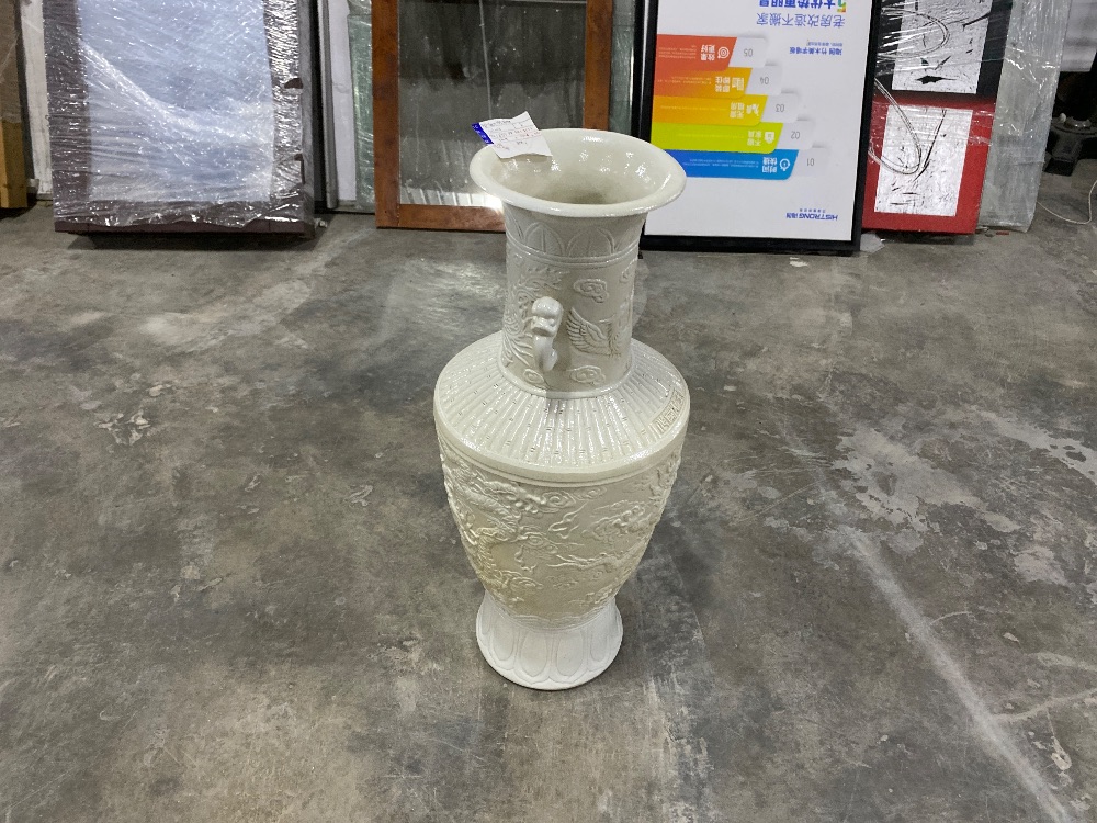 [S] Large Carved Vase White Colour / [S] Pasu Ukiran Besar Warna Putih ...