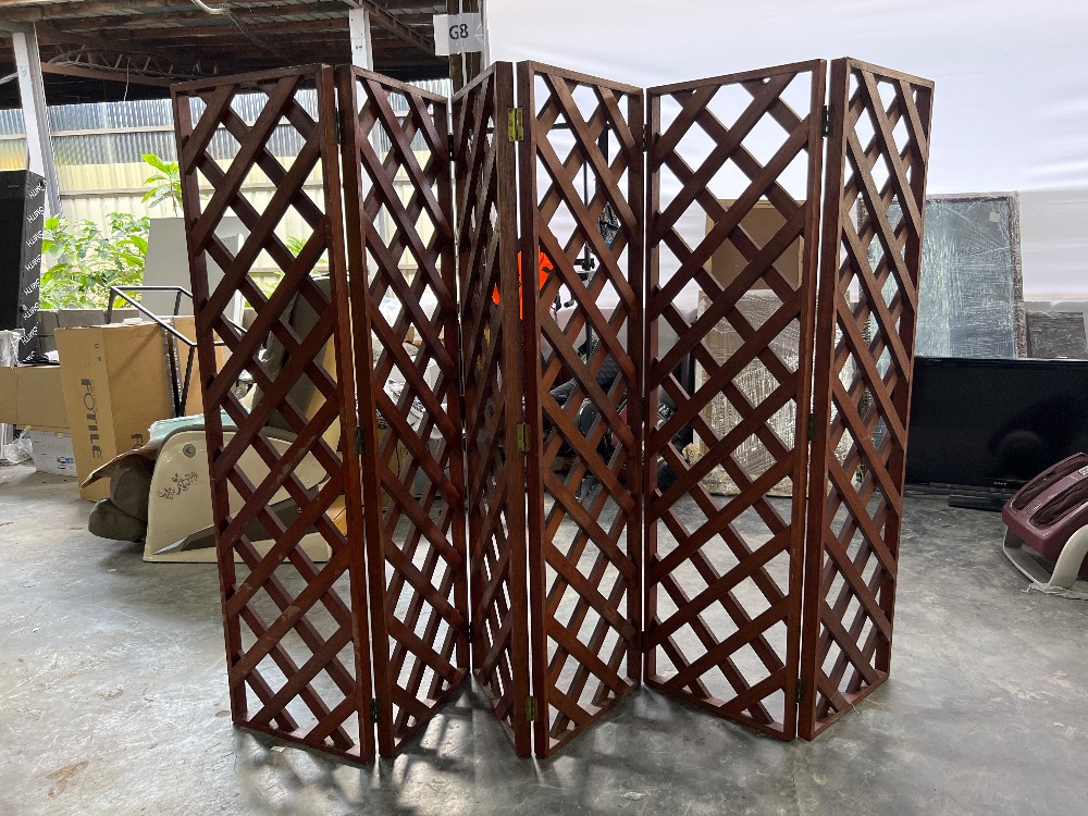 Wooden Wall Divider Brown Colour / Pembahagi Dinding Kayu Warna Coklat ...