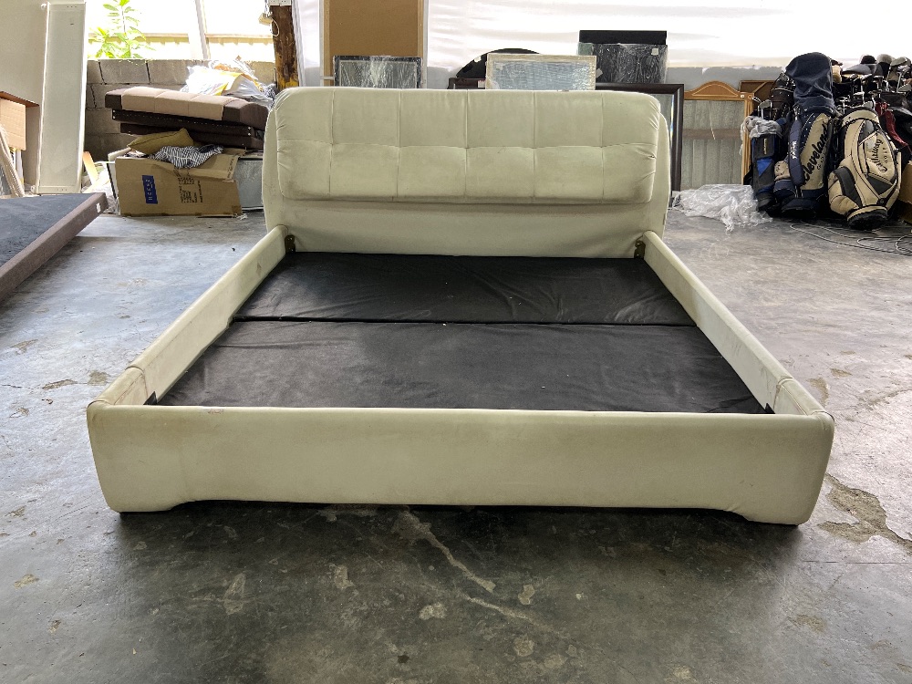 King Size Divan White Colour / Warna Putih Divan Saiz King - Unearth Store