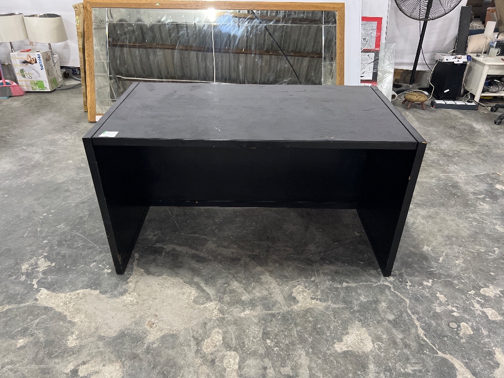 Wooden Office Desk Black Colour / Meja Pejabat Kayu Warna Hitam ...