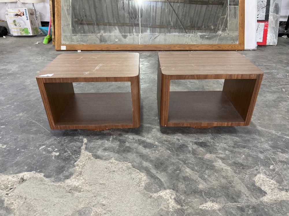 Mid-Century Modern Wooden Side Table / Meja Sisi Kayu Moden Abad ...