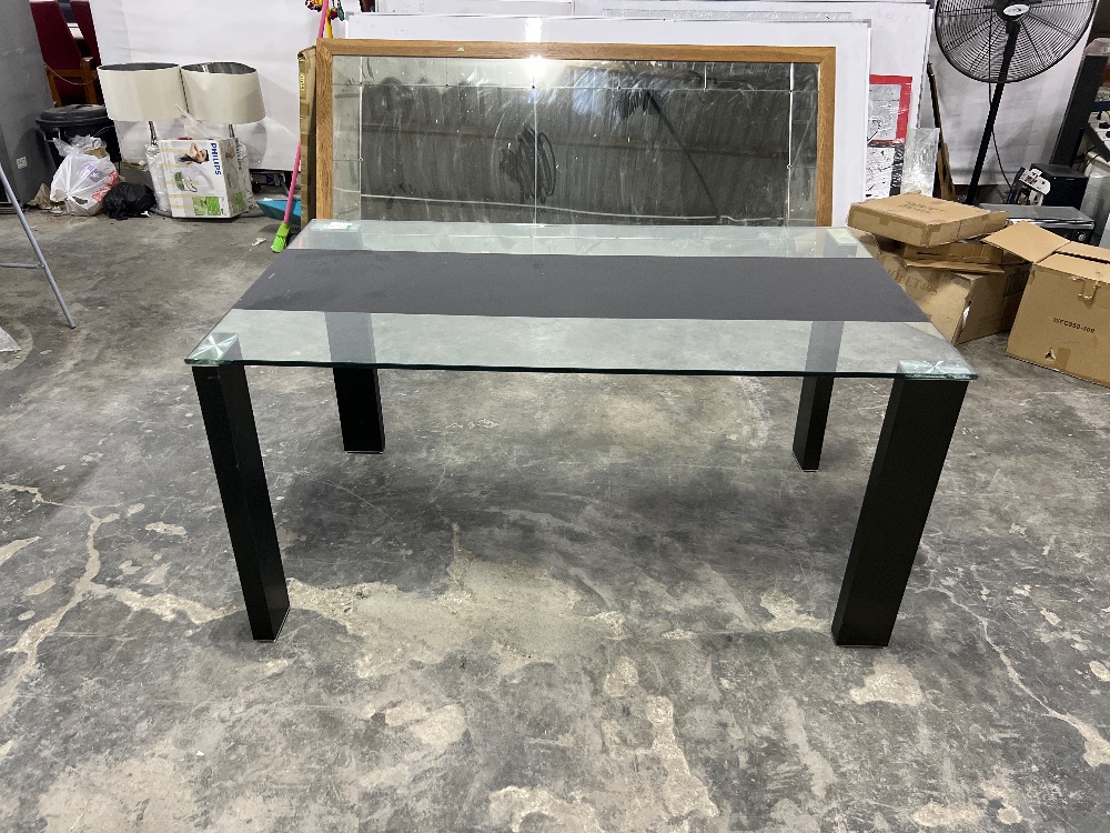 Dining Table Glass Top Black Colour / Atas Kaca Meja Makan Warna Hitam ...