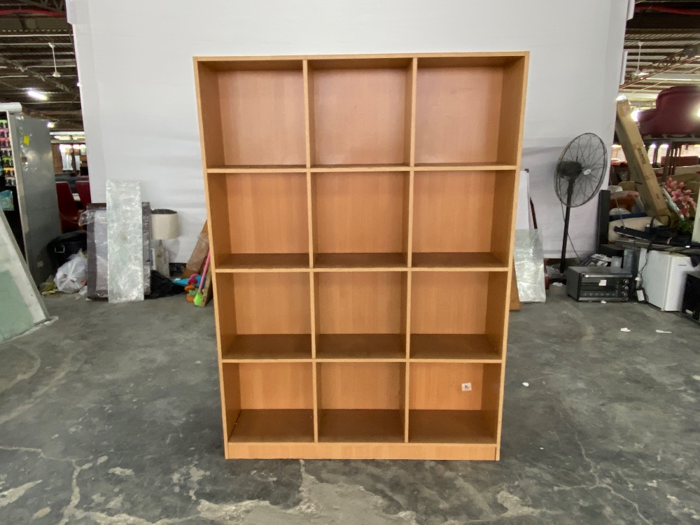 12 Compartments Book Shelves Bookcase / 12 Petak Rak Buku Rak buku ...