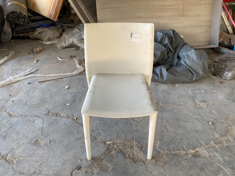 Comfortable Sponge Chair White Colour / Kerusi Span Selesa Warna Putih ...