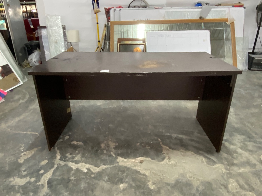 Wooden Study Desk & Office Use / Meja Belajar Kayu & Kegunaan Pejabat ...