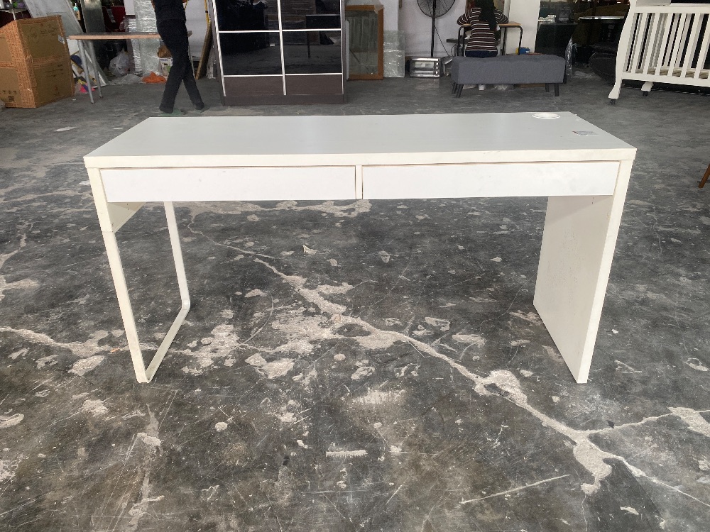 Wooden Study Desk White Colour / Meja Belajar Kayu Warna Putih ...