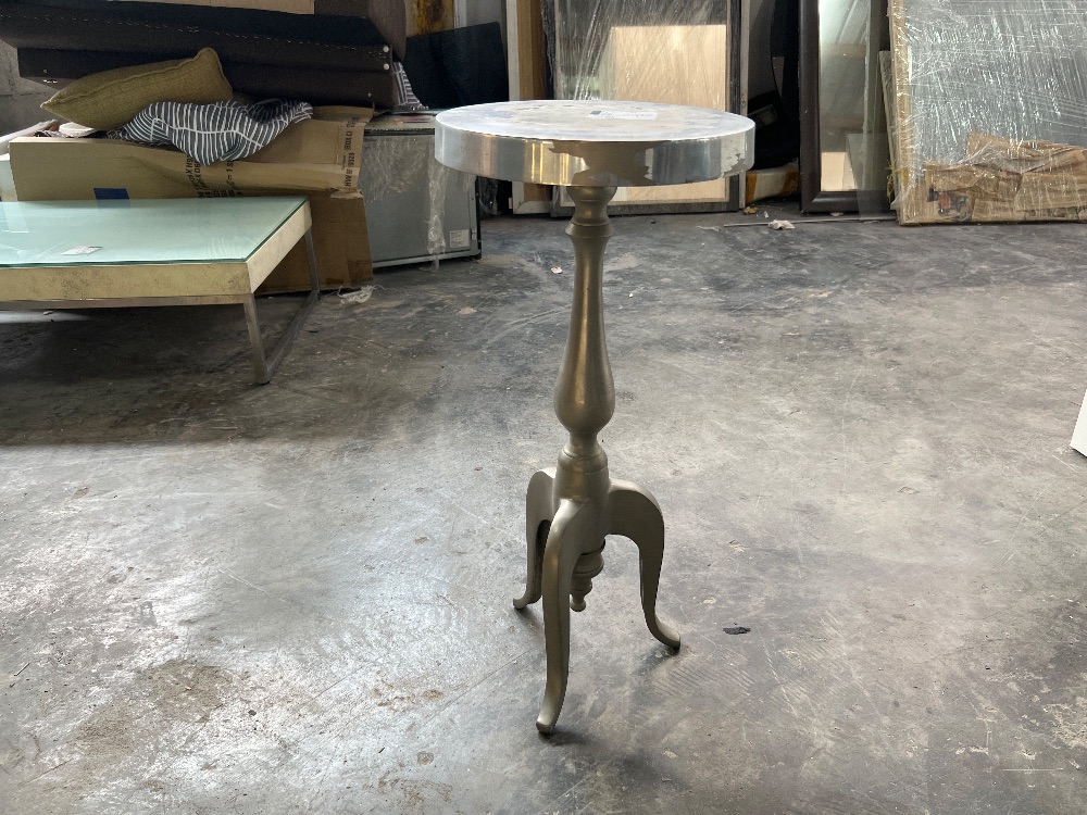 Small Round Metal Side Table / Meja Sisi Logam Bulat Kecil - Unearth Store