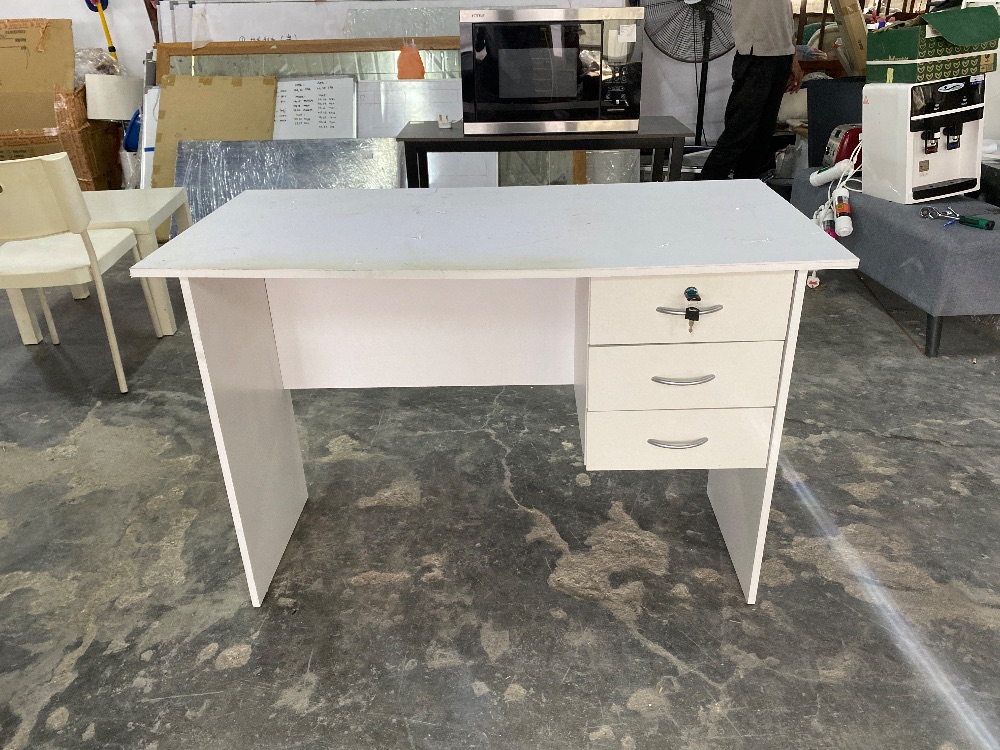 Wooden Study Desk White Colour / Meja Belajar Kayu Warna Putih ...