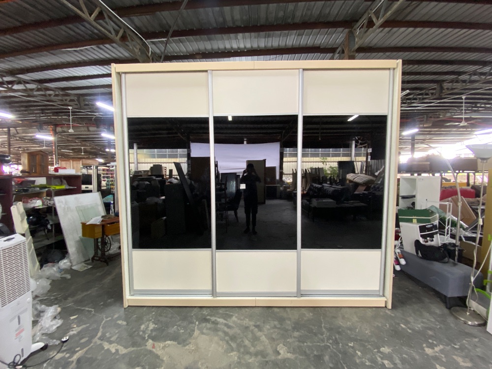 Glossy 3-Doors Sliding Large Size Wardrobe / Almari Pakaian Gelongsor 3 ...
