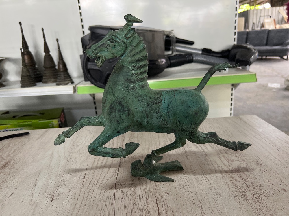 (S)Metal Flying Horse Sculpture / Arca Kuda Terbang Logam - Unearth Store