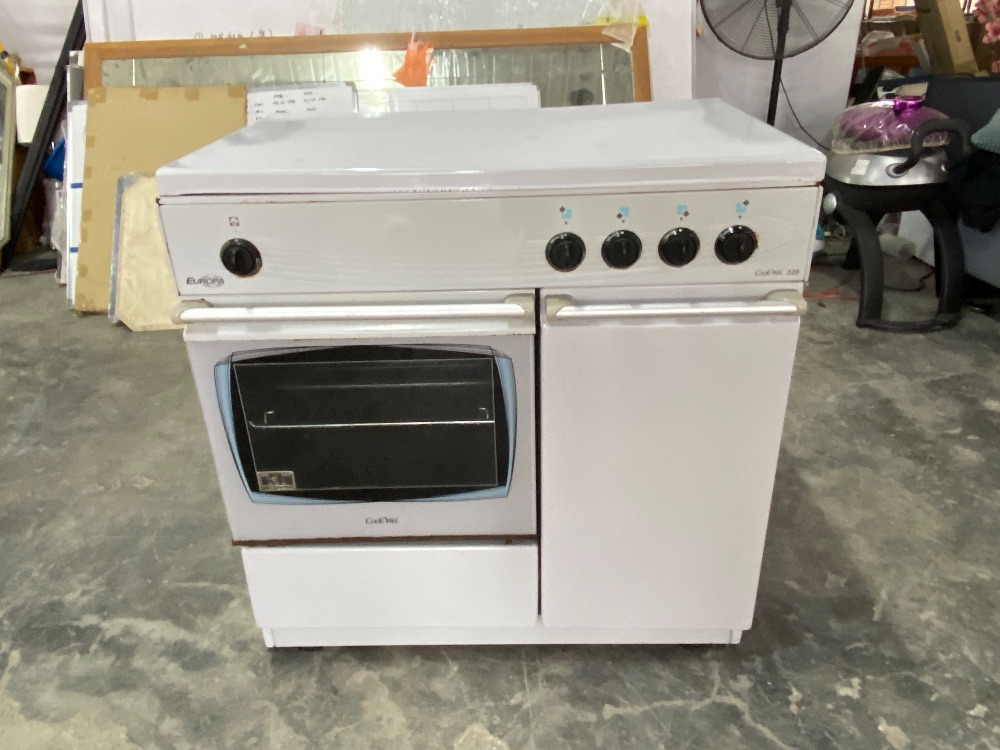 EUROPA Kitchen Stove with Built-In Oven / Dapur EUROPA dengan Ketuhar ...