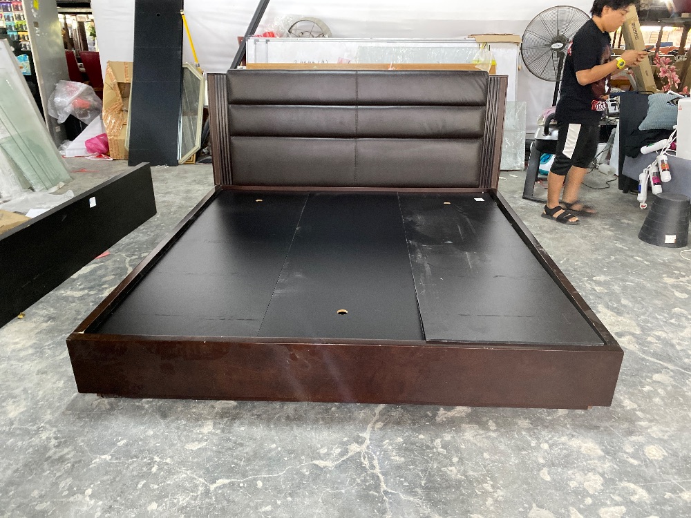 Leather King Bed Frame with Headboard / Rangka Katil King Kulit dengan ...