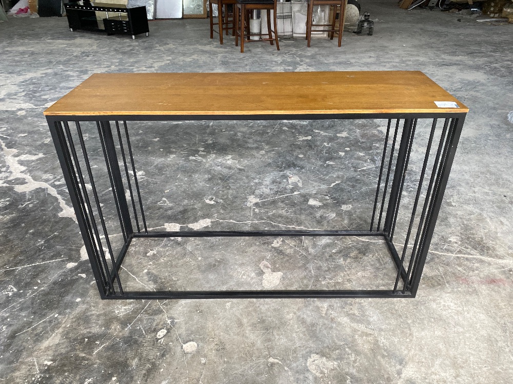 Wooden Console Table with Metal Leg / Meja Konsol Kayu dengan Kaki ...