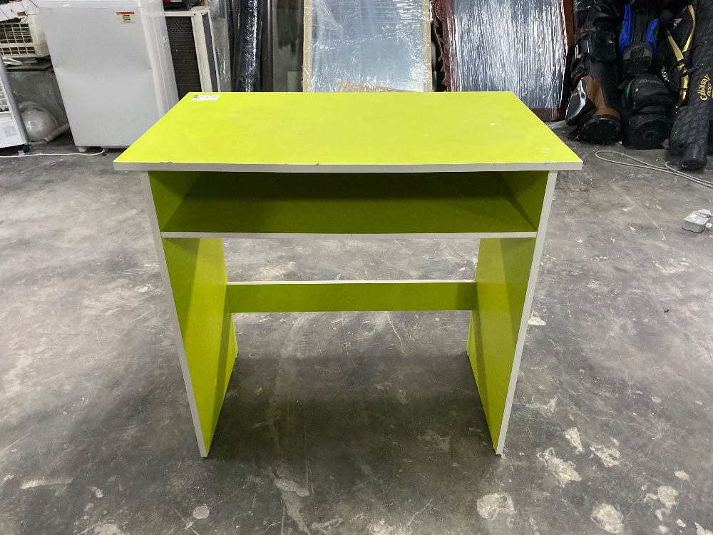 Wooden Small Office Desk Green Colour / Meja Pejabat Kayu Kecil Warna ...