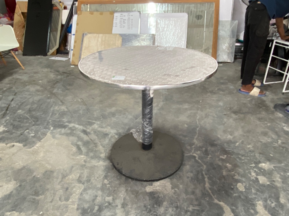 Round Aluminium Surface Dining Table / Meja Makan Permukaan Aluminium ...