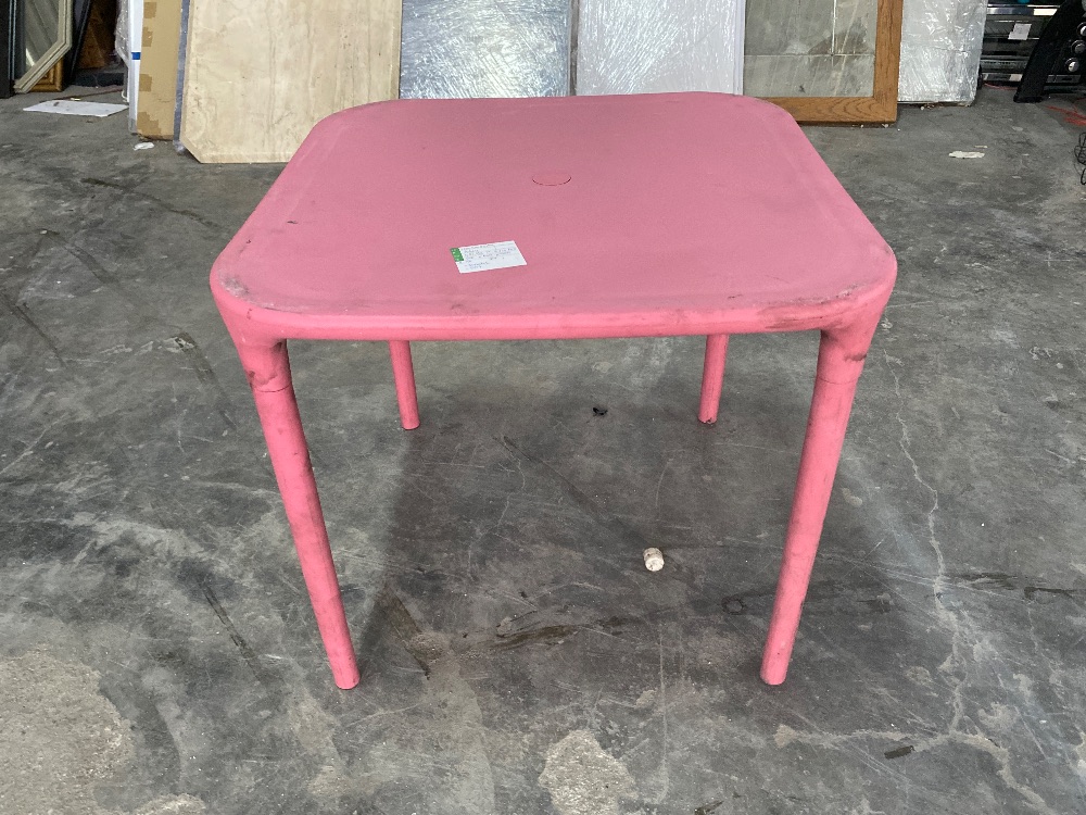 Mini Square Shape Table Pink Colour / Meja Mini Bentuk Persegi Warna ...