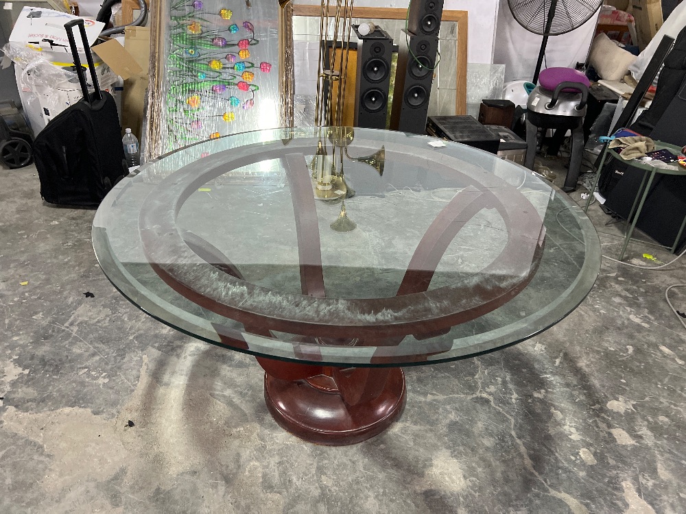 Glass Round Table with Wooden Base / Meja Bulat Kaca dengan Tapak Kayu ...