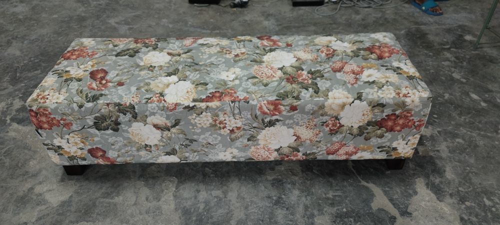 Fella Design Ottoman with Floral Pattern / Fella Design Uthmaniyyah ...