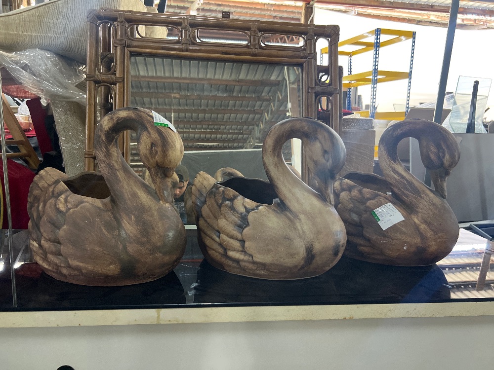 Wooden Duck Carved Shape Home Decor / Hiasan Rumah Bentuk Itik Kayu ...