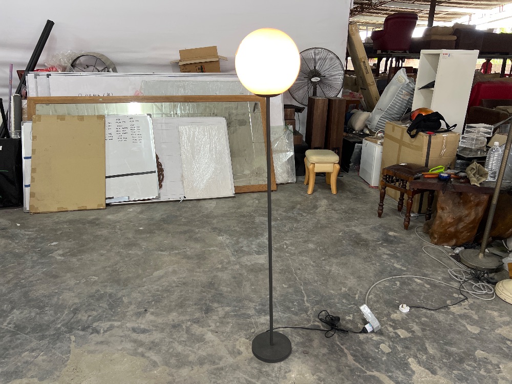 (S)White Globe Standing Lamp / Lampu Berdiri Glob Putih - Unearth Store
