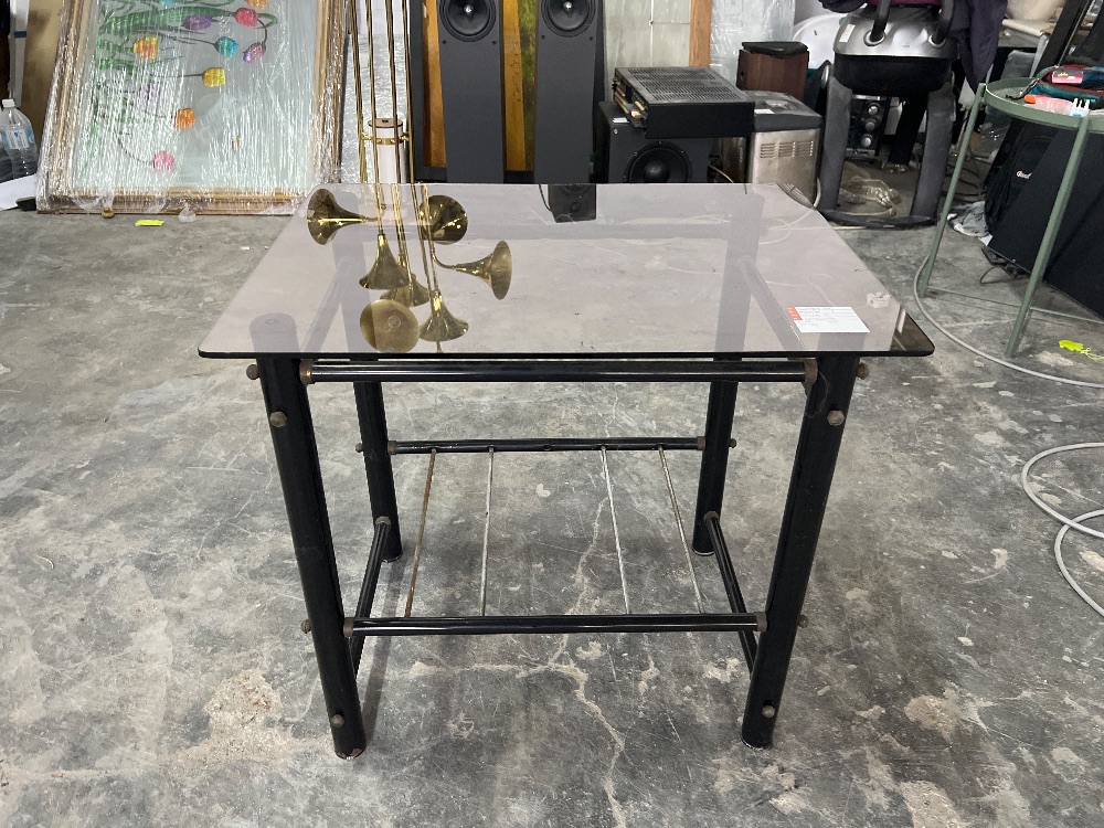 Glass Top Metal Frame Side Table / Meja Sisi Bingkai Logam Atas Kaca ...
