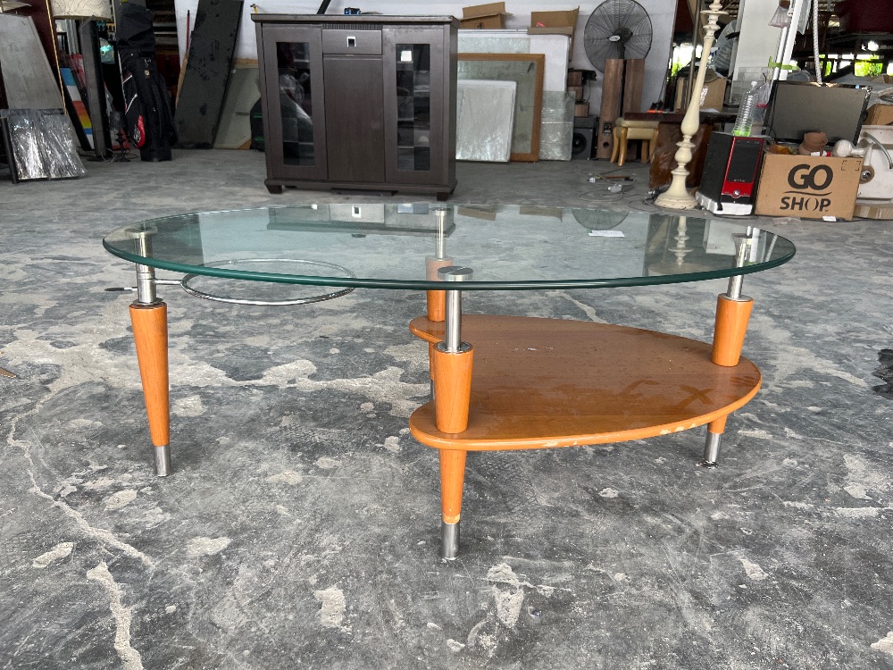Glass Top Oval Shape Coffee Table / Meja Kopi Bentuk Bujur Kaca Atas ...