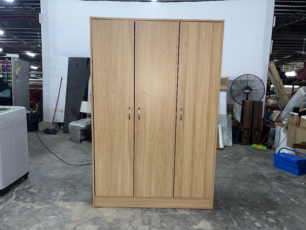 Wooden 3-Door Wardrobe with Storage Compartments / Almari Pakaian 3 ...