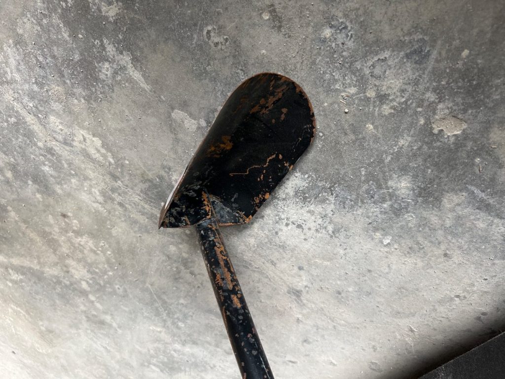 Metal Drain Scoop / Pencedok Longkang Besi - Unearth Store