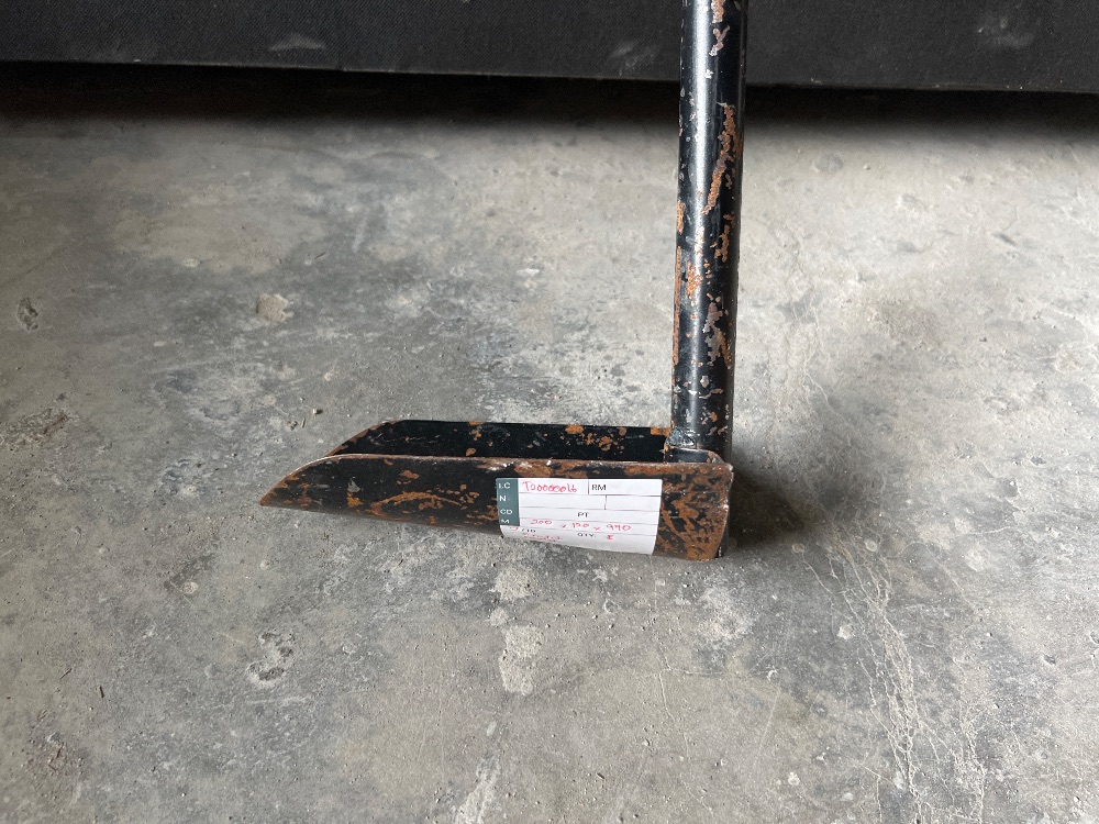 Metal Drain Scoop / Pencedok Longkang Besi - Unearth Store