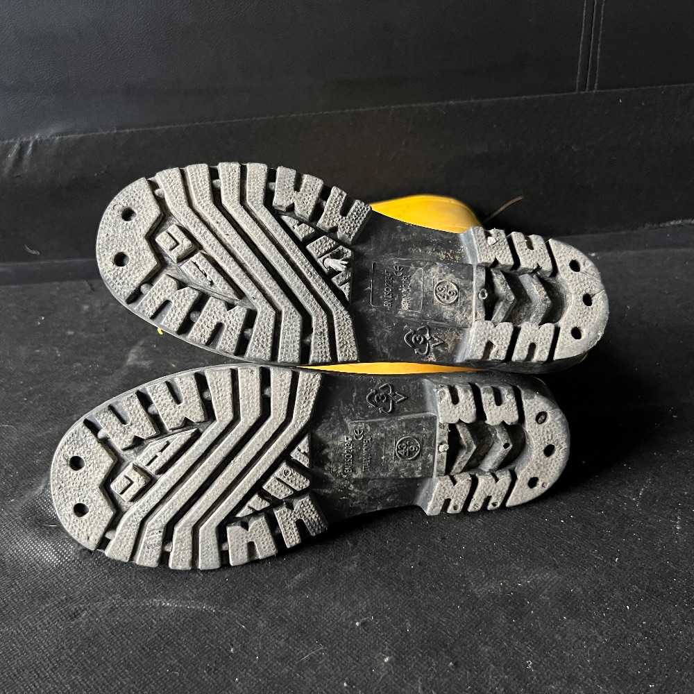 Safety Rubber Boots Yellow Colour / Kasut Getah Keselamatan Warna ...