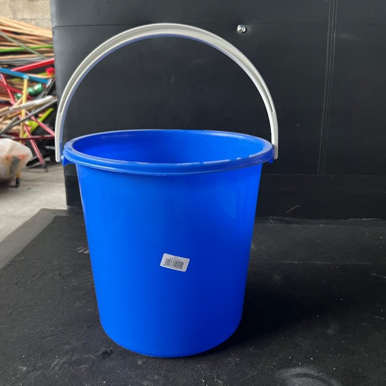 Plastic Bucket / Baldi Plastik - Unearth Store