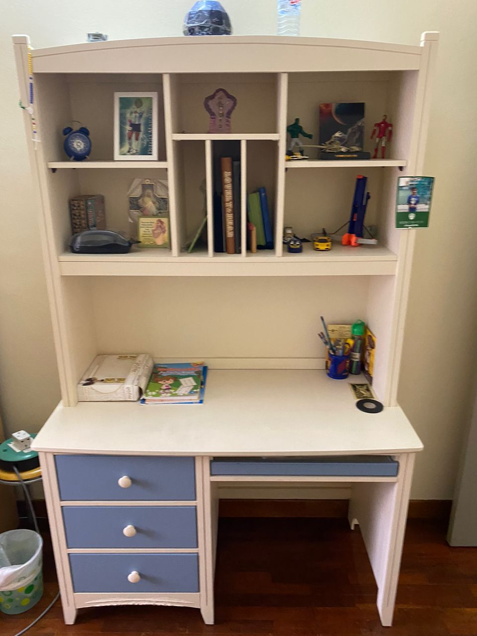 White Wooden Study Desk With Drawers / Meja Belajar Kayu Putih Dengan ...