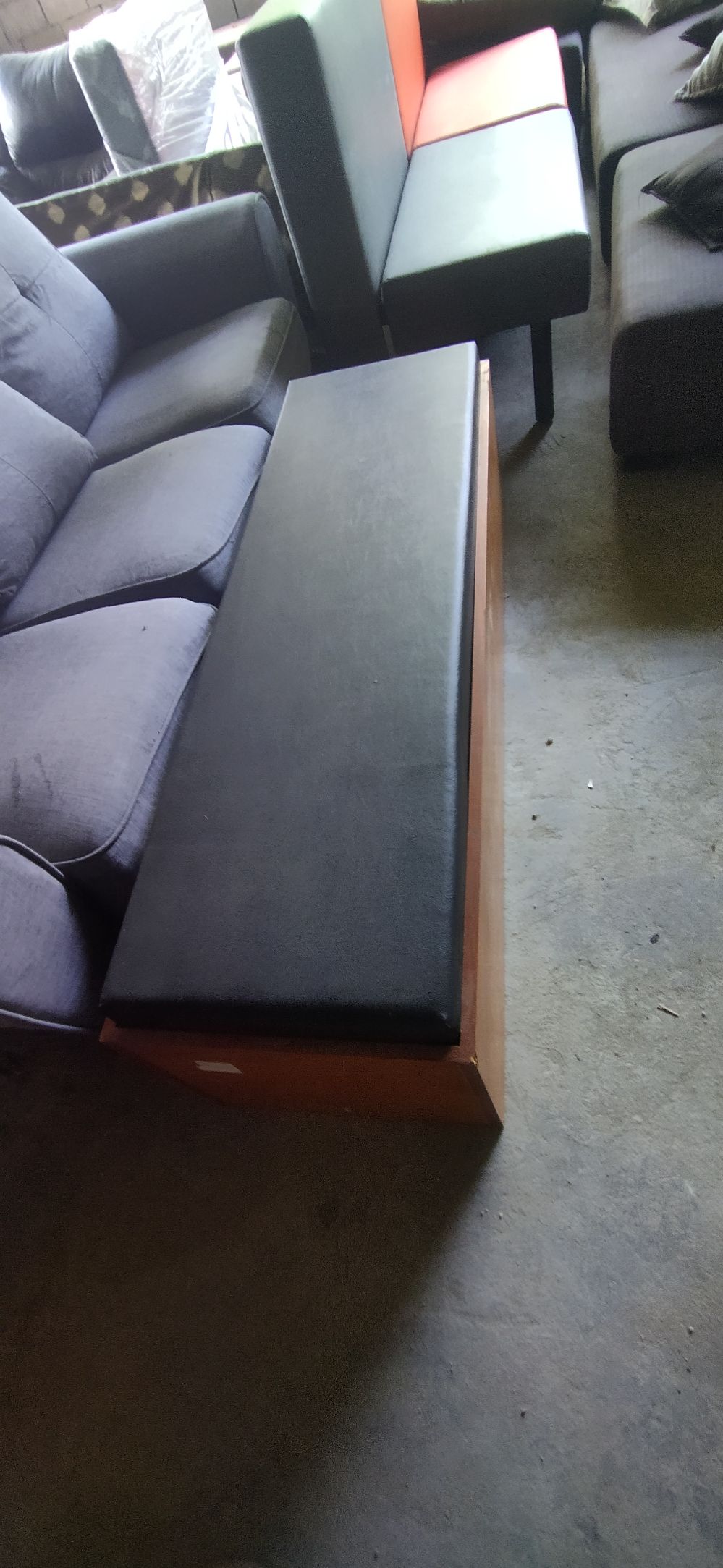 Wide Brown Wooden Bench With Storage / Bangku Kayu Coklat Lebar Dengan ...