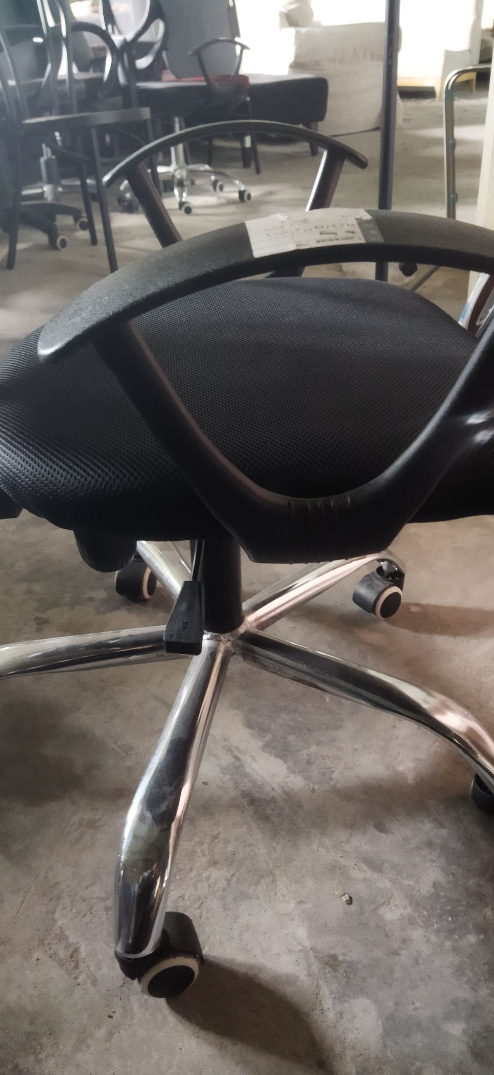 Black Fabric Mesh Desk Chair / Kerusi Meja Jala Kain Hitam - Unearth Store