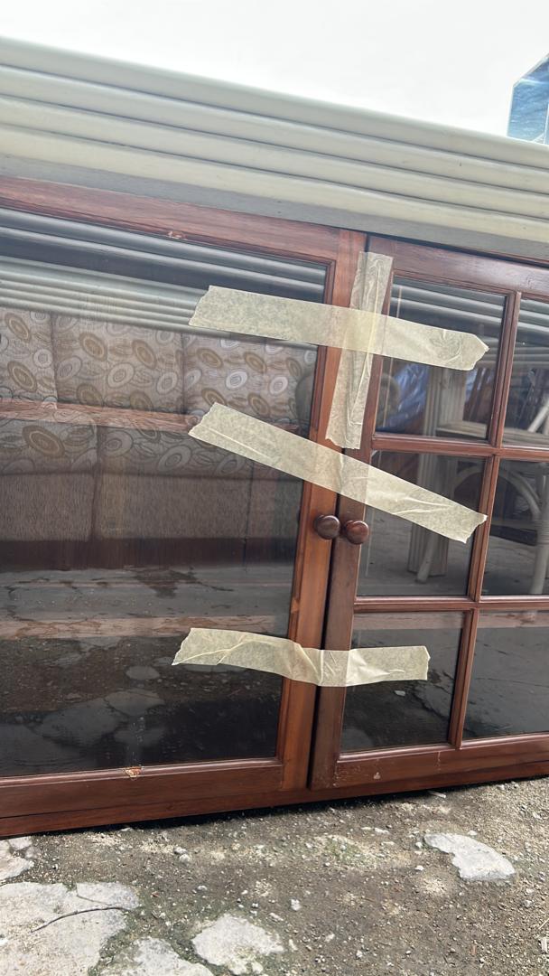 Display cabinet (slightly broken frame) - Unearth Store