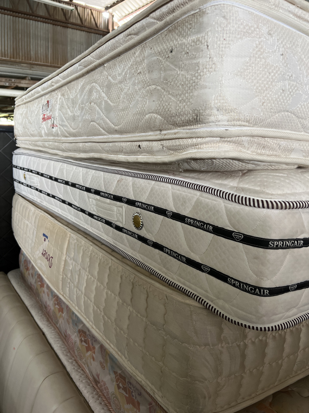 Springair king mattress - Unearth Store