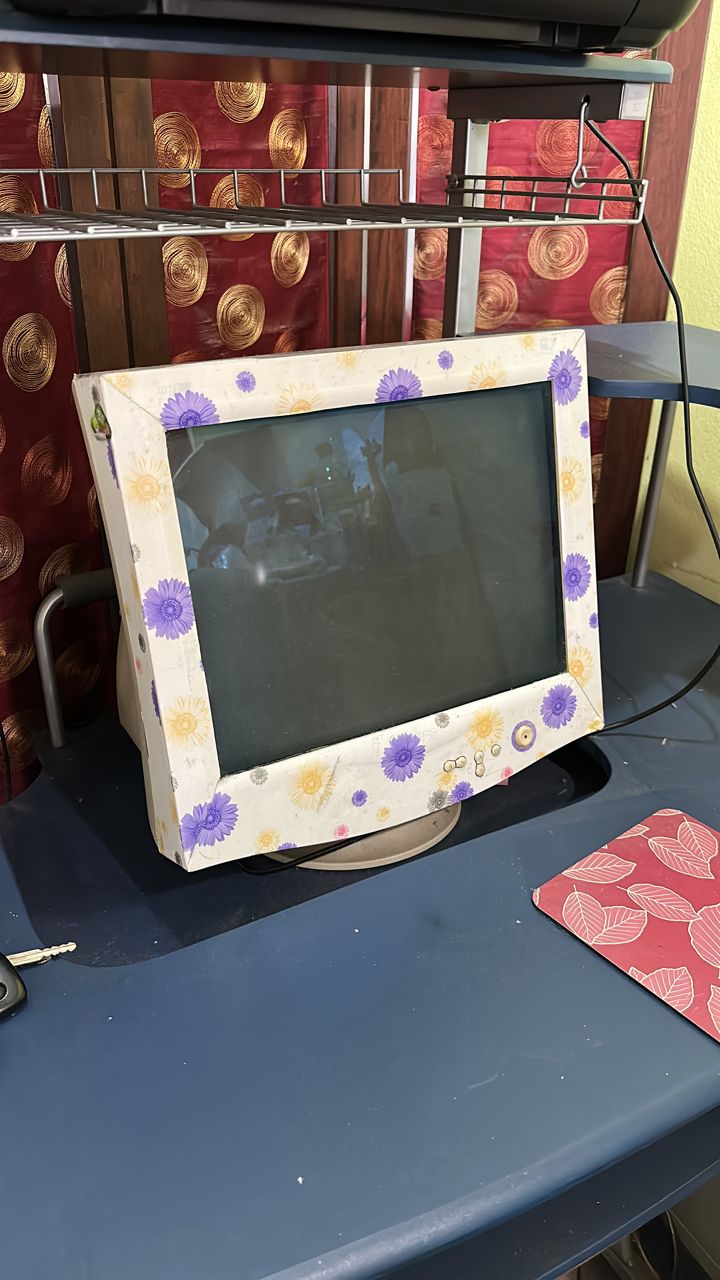 CRT monitor - Unearth Store