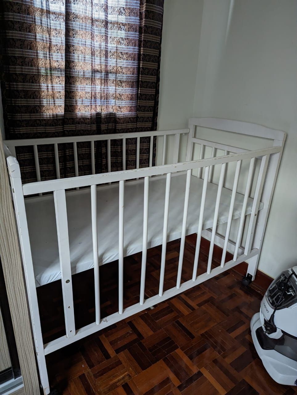 White Wooden Baby Cot - Unearth Store