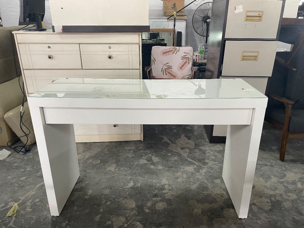 Wooden Study Table White Colour / Meja Belajar Kayu Warna Putih ...