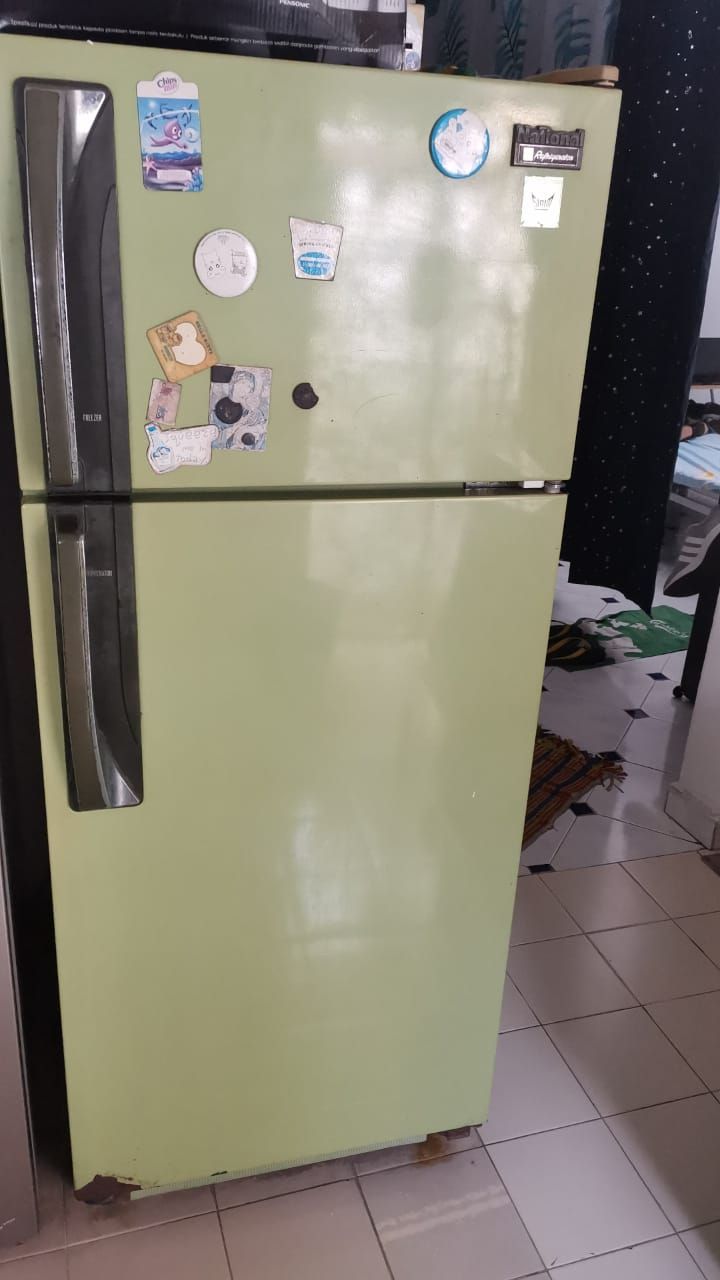 National 2-door Refrigerator (some damage) - Unearth Store